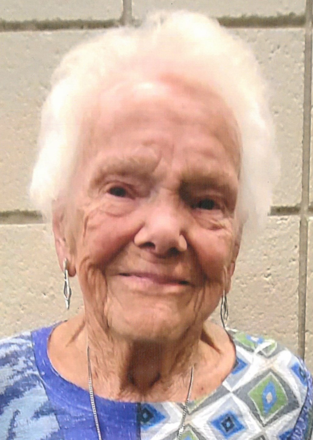 Theresa VanOss Obituary - Holland, MI