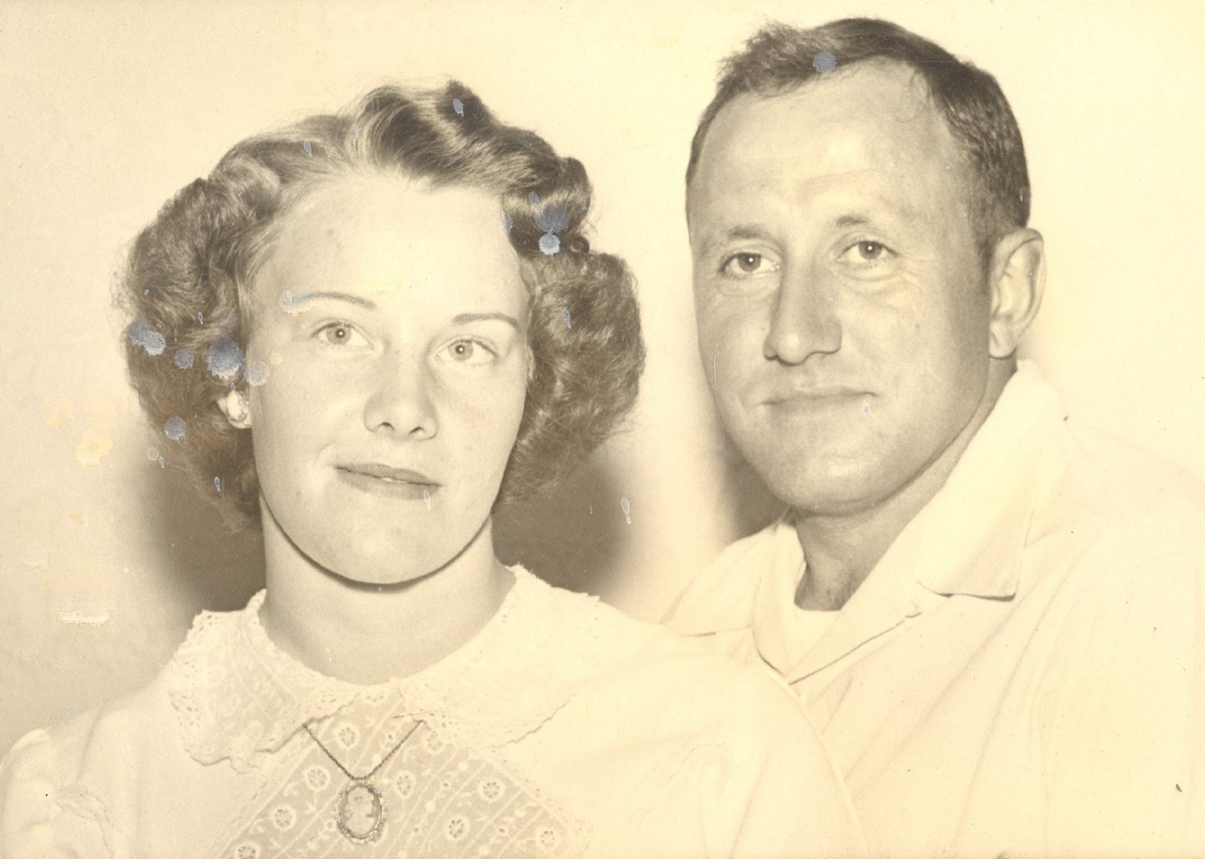 Laura Heinemann's Instagram, Twitter & Facebook on IDCrawl