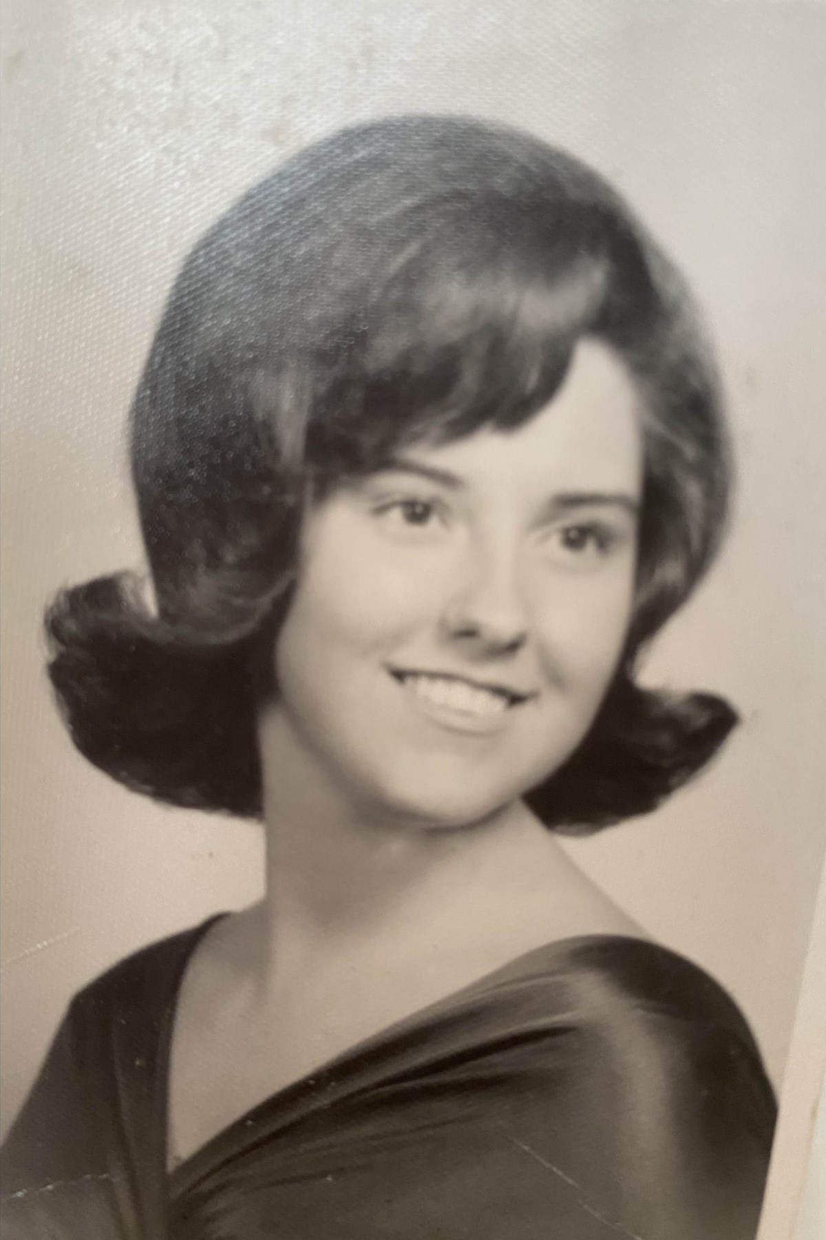 Sharon Holt's Instagram, Twitter & Facebook on IDCrawl