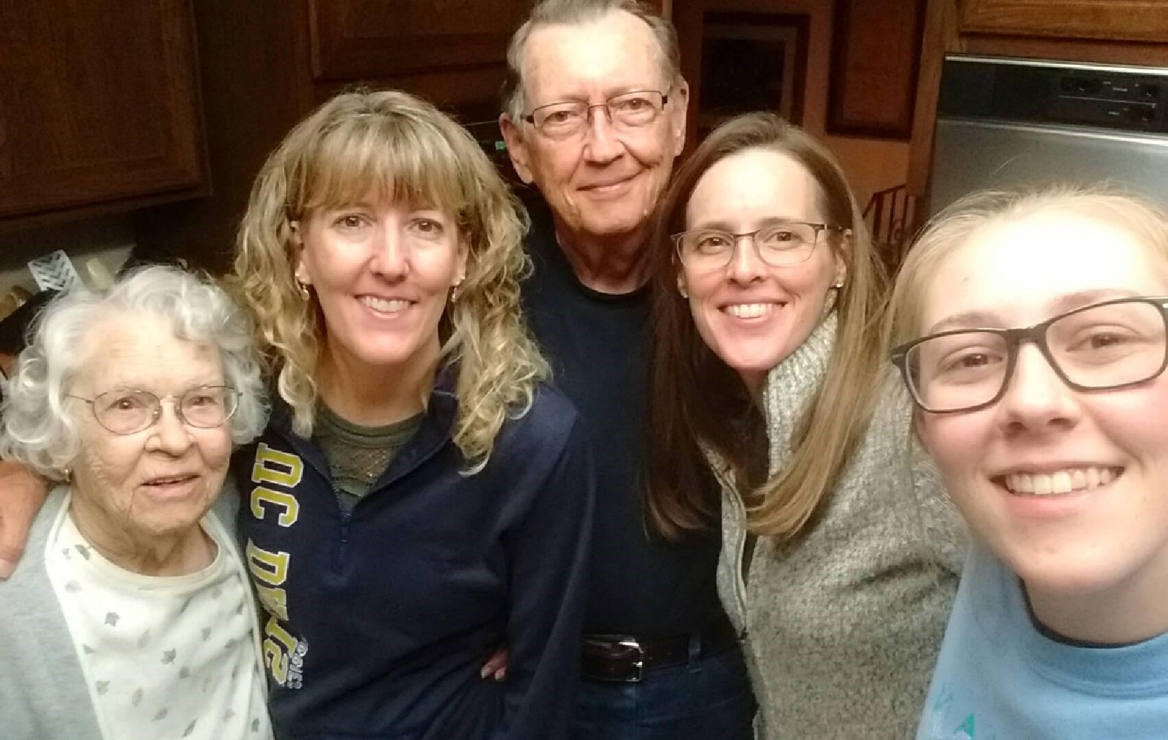 Anna Ewing's Instagram, Twitter & Facebook on IDCrawl