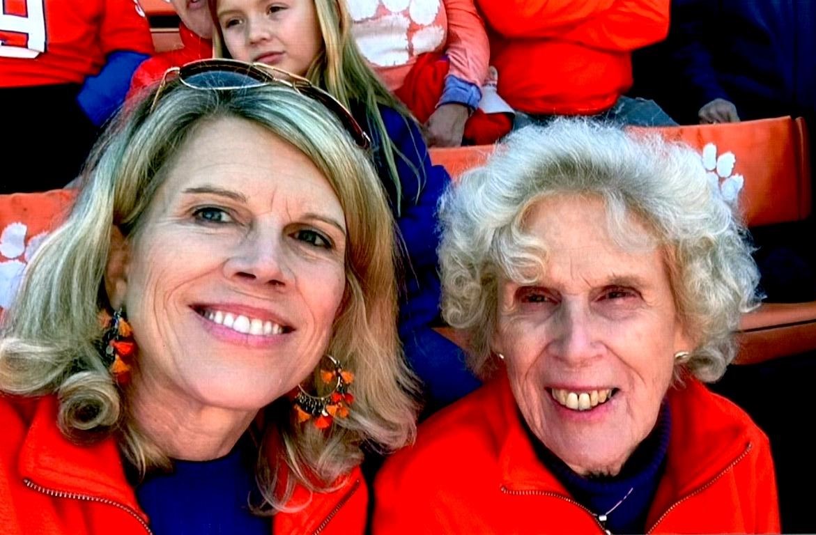 Annette Wright's Instagram, Twitter & Facebook on IDCrawl