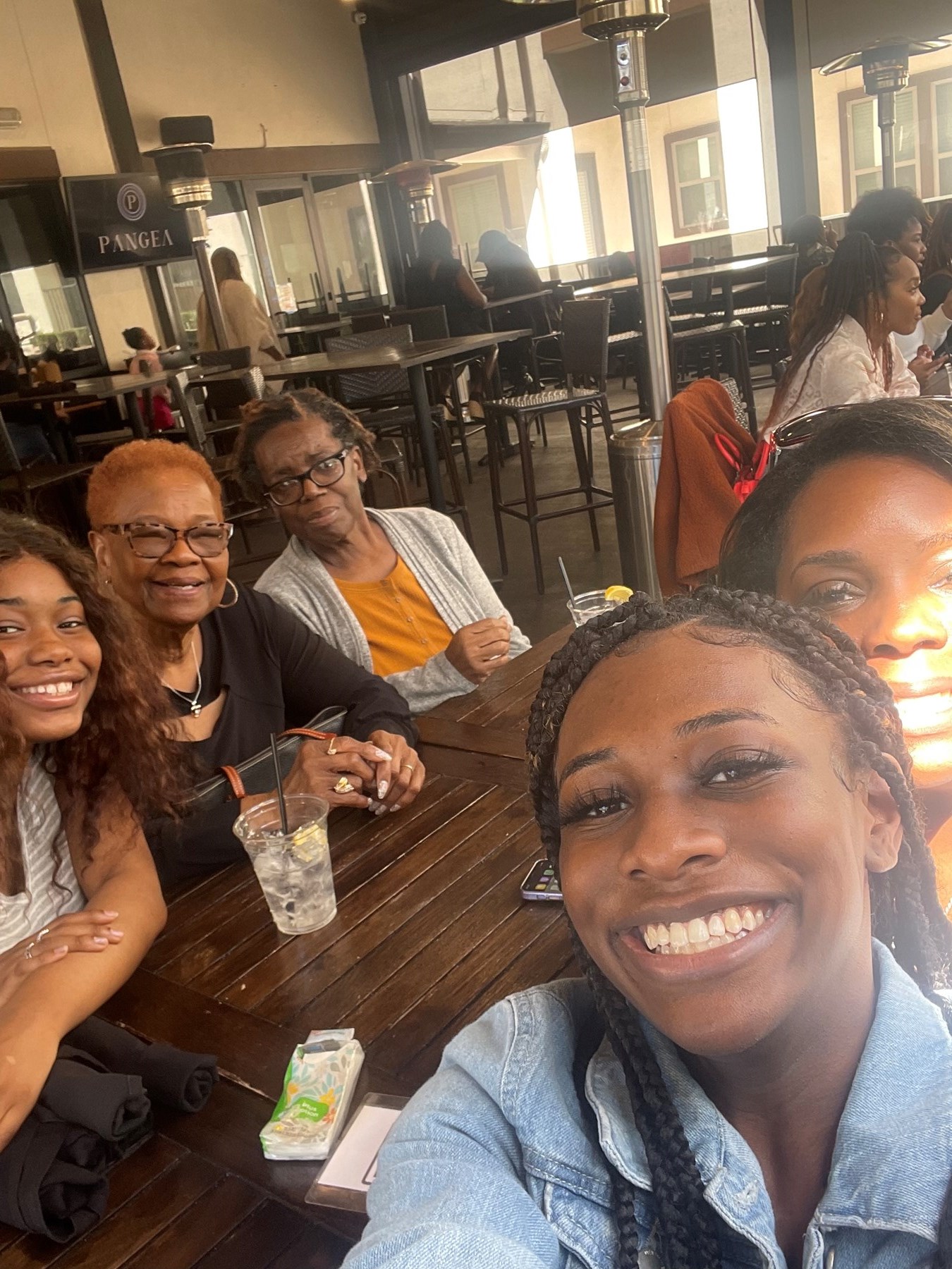 Gloria Brooks's Instagram, Twitter & Facebook on IDCrawl