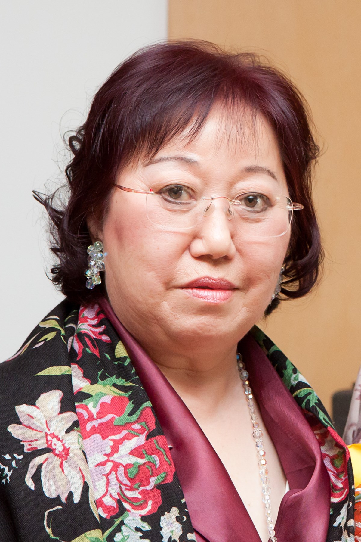 Esther Lau's Instagram, Twitter & Facebook on IDCrawl