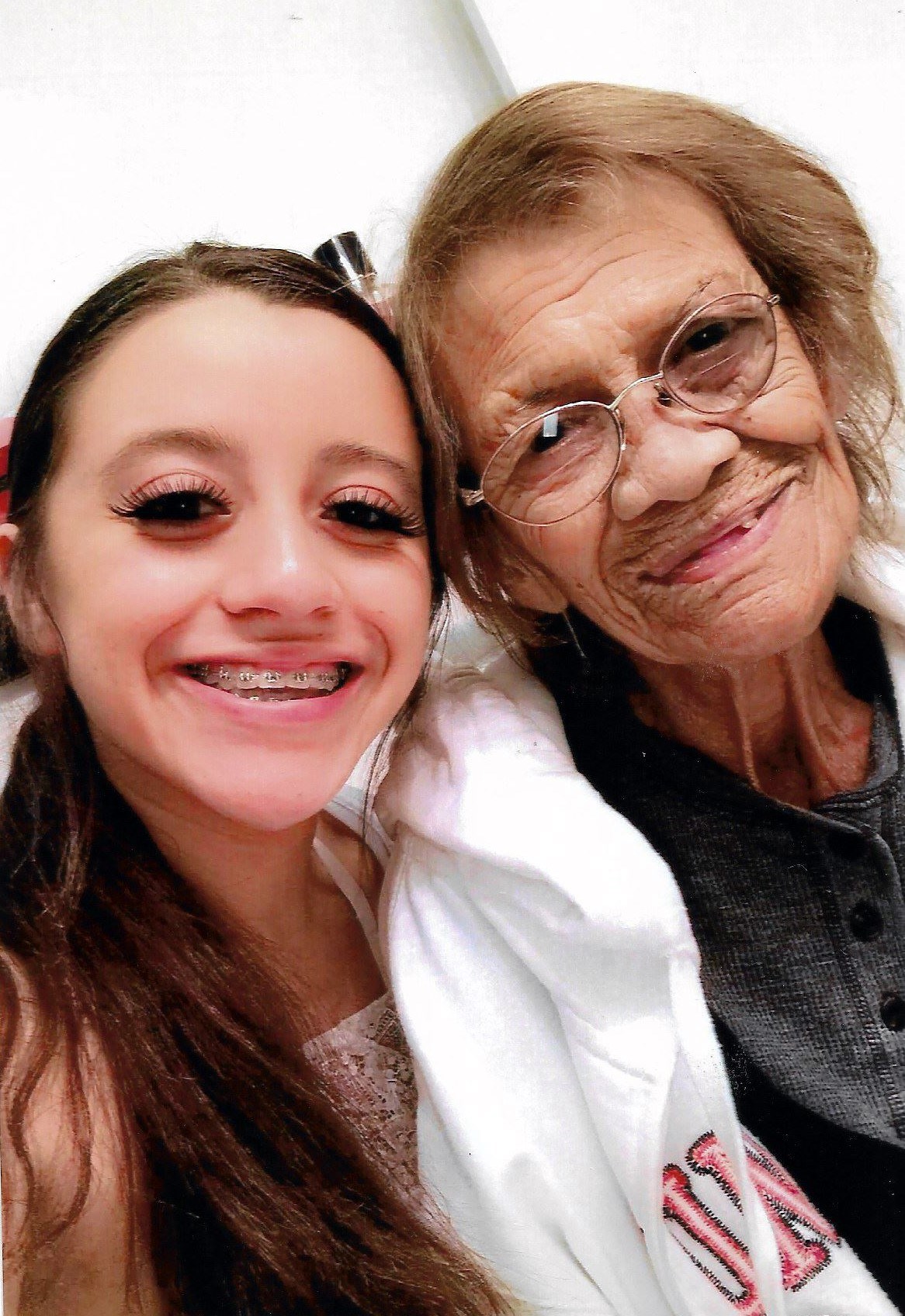 Helen Velasquez's Instagram, Twitter & Facebook on IDCrawl