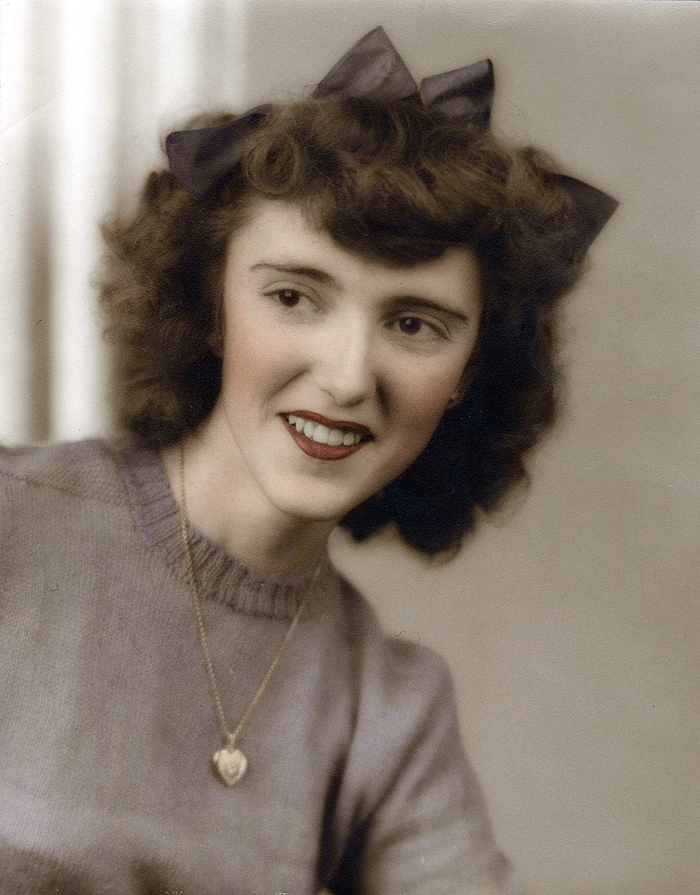 Julie Sharp's Instagram, Twitter & Facebook on IDCrawl